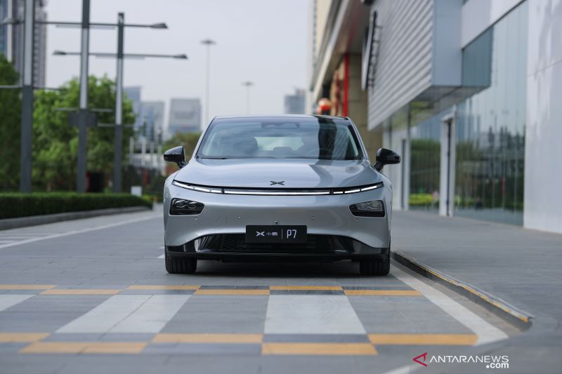 Anjlok Karena Pembatasan Covid-19, Produsen Mobil di China Tangguhkan ...