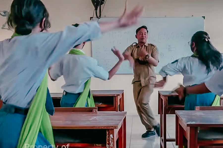 Abing Santoso, Guru Viral yang Sempat Ngajar Tari tanpa Dibayar | Pilar.ID