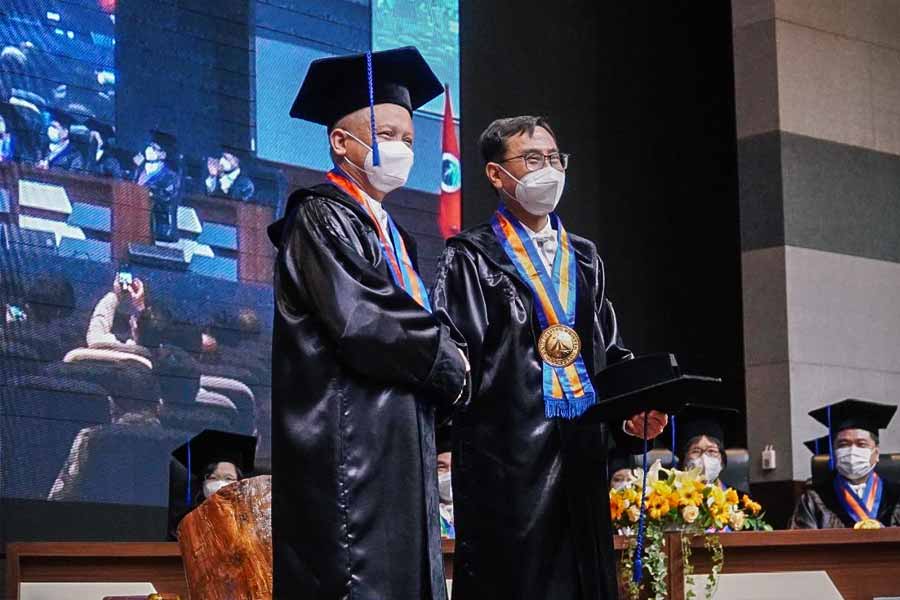 UK Petra Surabaya Sahkan Guru Besar Pertama Ilmu Elektro | Pilar.ID