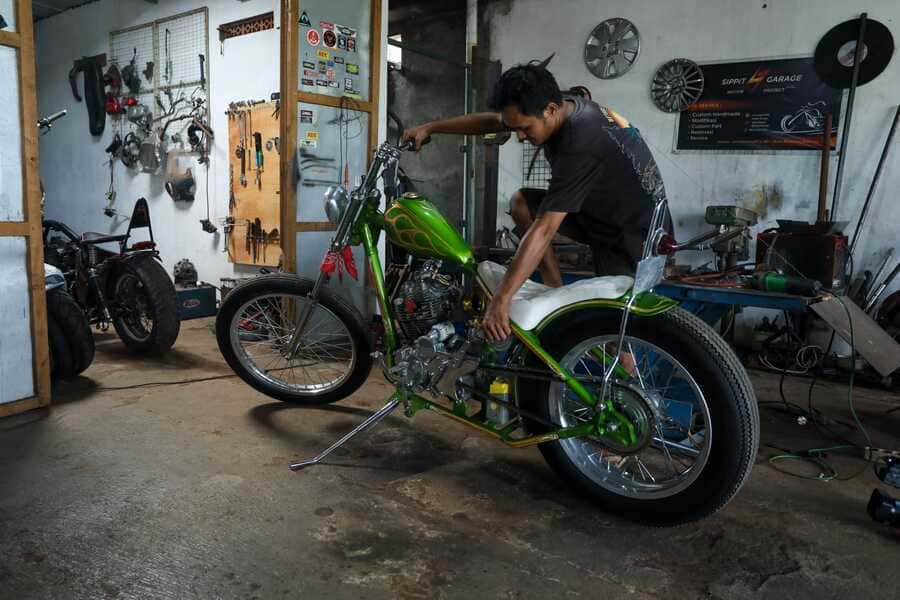 Menjaga Nyala Harapan dari Bengkel Sepeda Motor Custom Sukoharjo | Pilar.ID