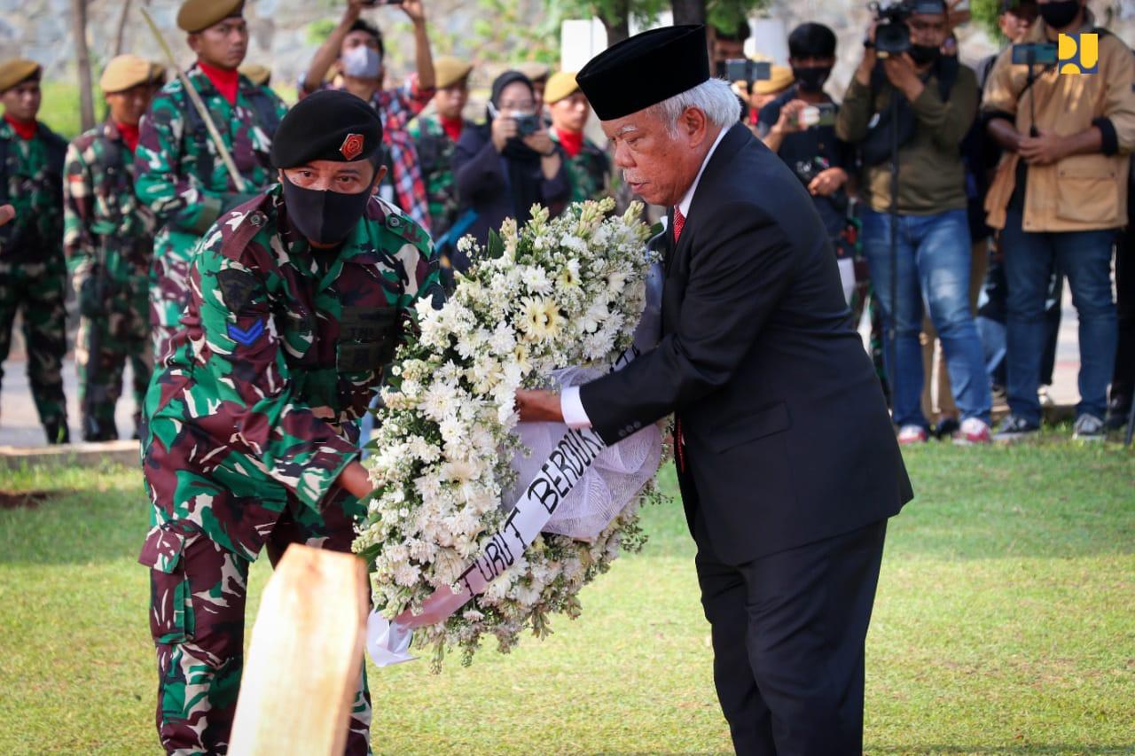 Pimpin Pemakaman, Menteri PUPR: Hermanto Dardak Pekerja PU yang Mondok ...