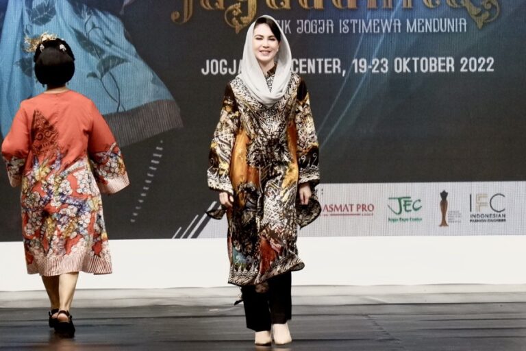 Festival Batik 2022, Sebuah Upaya Membawa Batik Mendunia | Pilar.ID