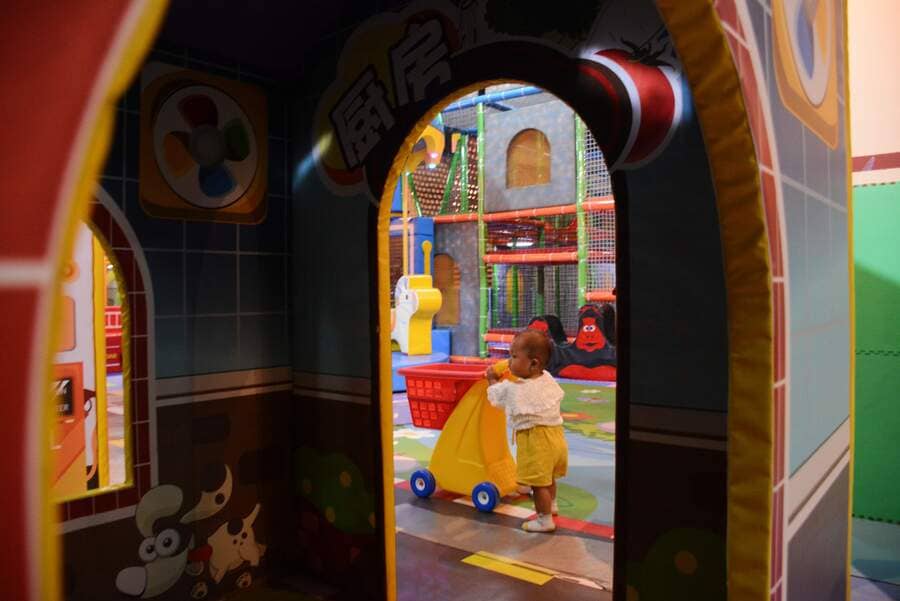 Wah, Ada Dinosaurus dan Taman Trampolin di BG Junction Surabaya! | Pilar.ID