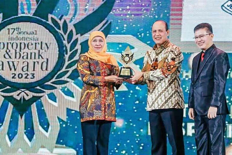 Gubernur Khofifah Raih The Most and Smart Inspiring Woman Leader Award ...