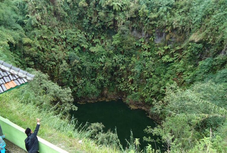Sumur Raksasa Tersembunyi Ada di Gunung Purba Jawa Tengah, Dalamnya ...