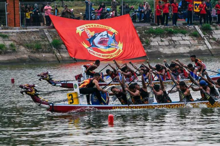 Tak Terkalahkan, Atlet Dayung Menkav 2 Mar Sabet Juara Umum Lomba ...