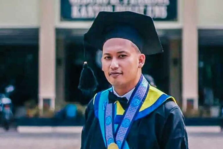 Mufti Reza Aulia, Doktor Termuda UNS yang Lulus dengan Predikat ...