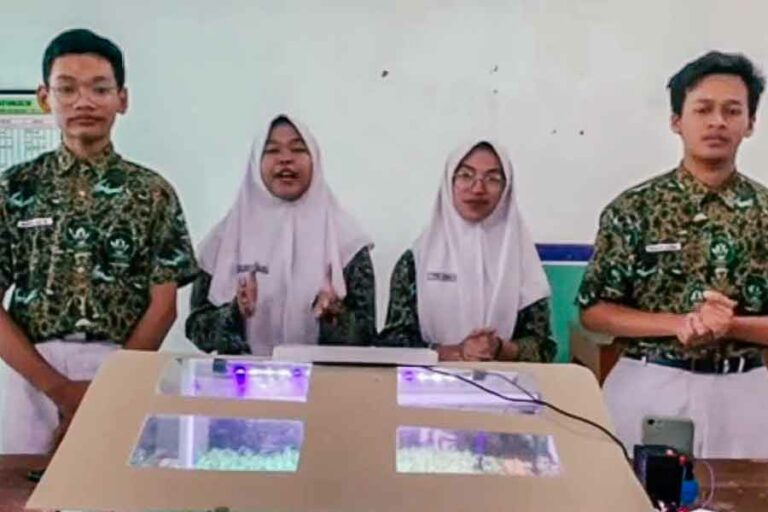 Robot Greenhouse MAN 1 Kota Semarang Sabet Medali Perak di Robot World ...