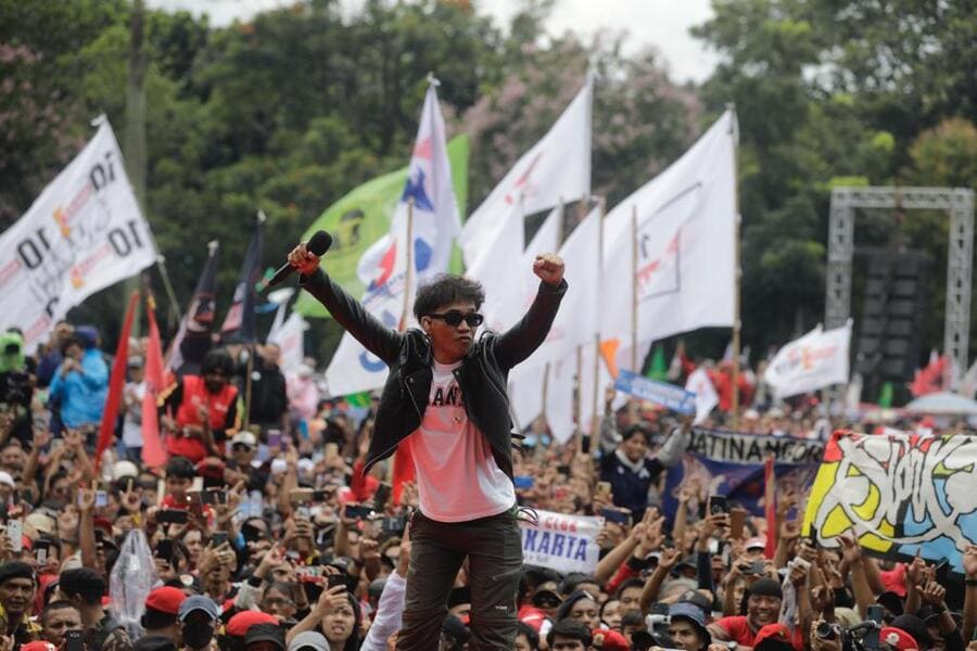Slank Bikin Panas Hajatan Rakyat Ganjar Pranowo di Bandung | Pilar.ID