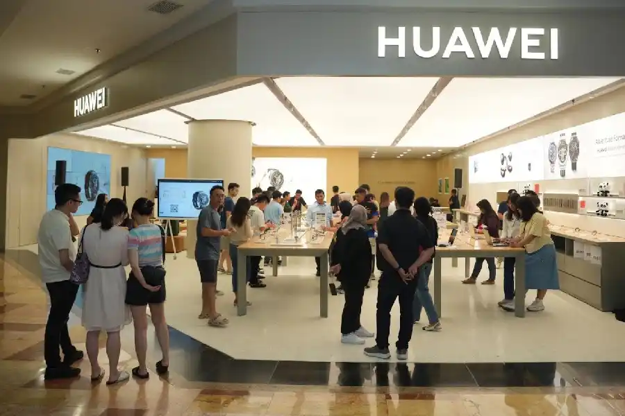 HUAWEI Experience Store Resmi Dibuka Kembali di Mall Taman Anggrek ...