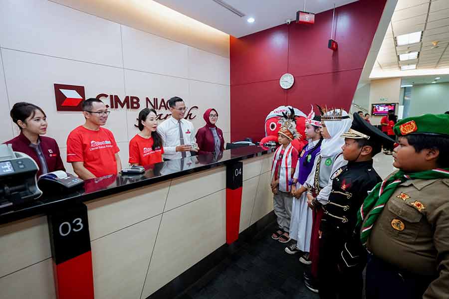 CIMB Niaga Gelar Tour de Bank di Bandung, Dukung Program GENCARKAN OJK ...